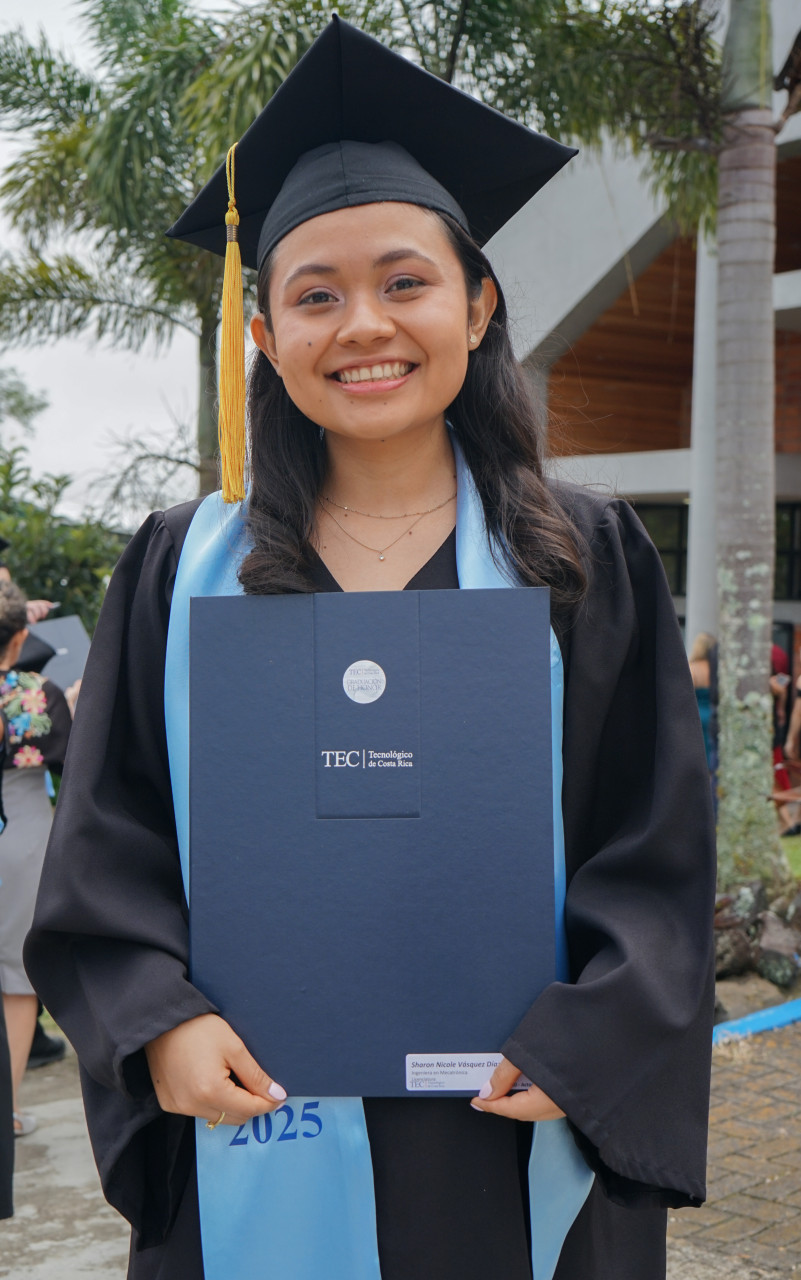 Graduación: "Llevemos con orgullo el nombre del TEC como símbolo de ...