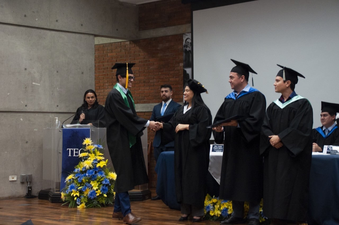 11 nuevos profesionales fueron graduados por el Centro Académico de ...