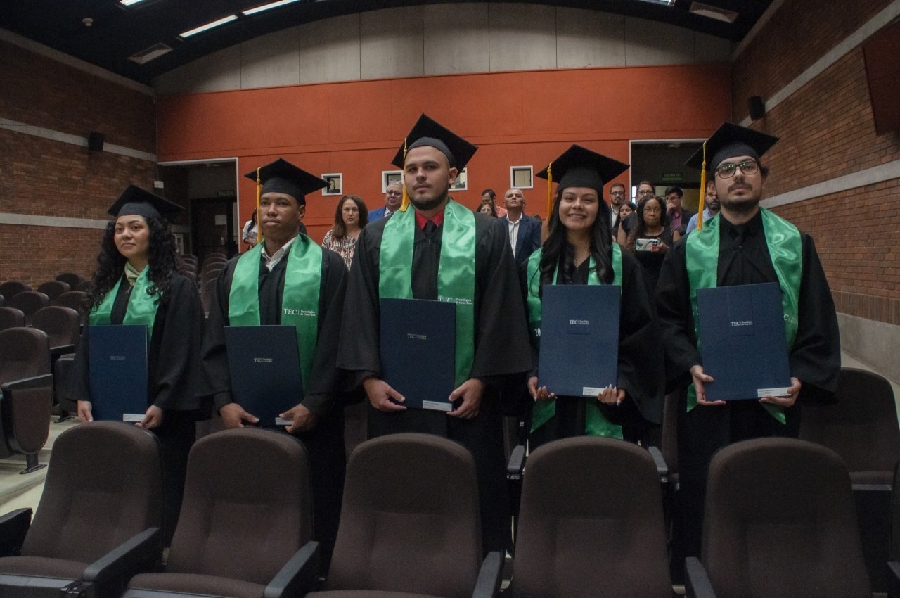 Investigación con el CERN y ajedrez: graduado en Alajuela aprovechó la ...