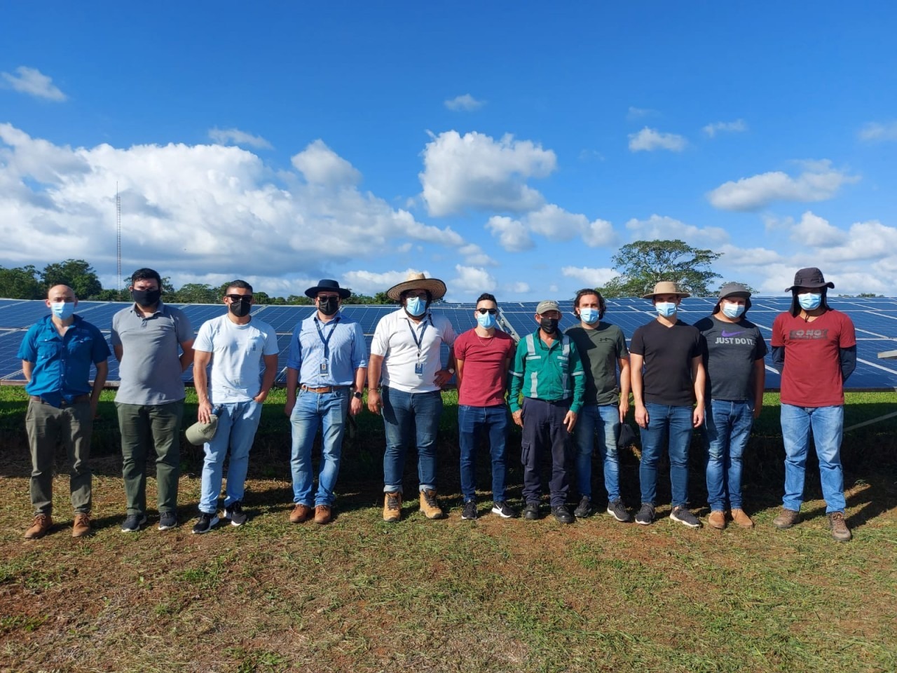 Estudiantes de Electrónica visitan parque solar más grande de Costa ...