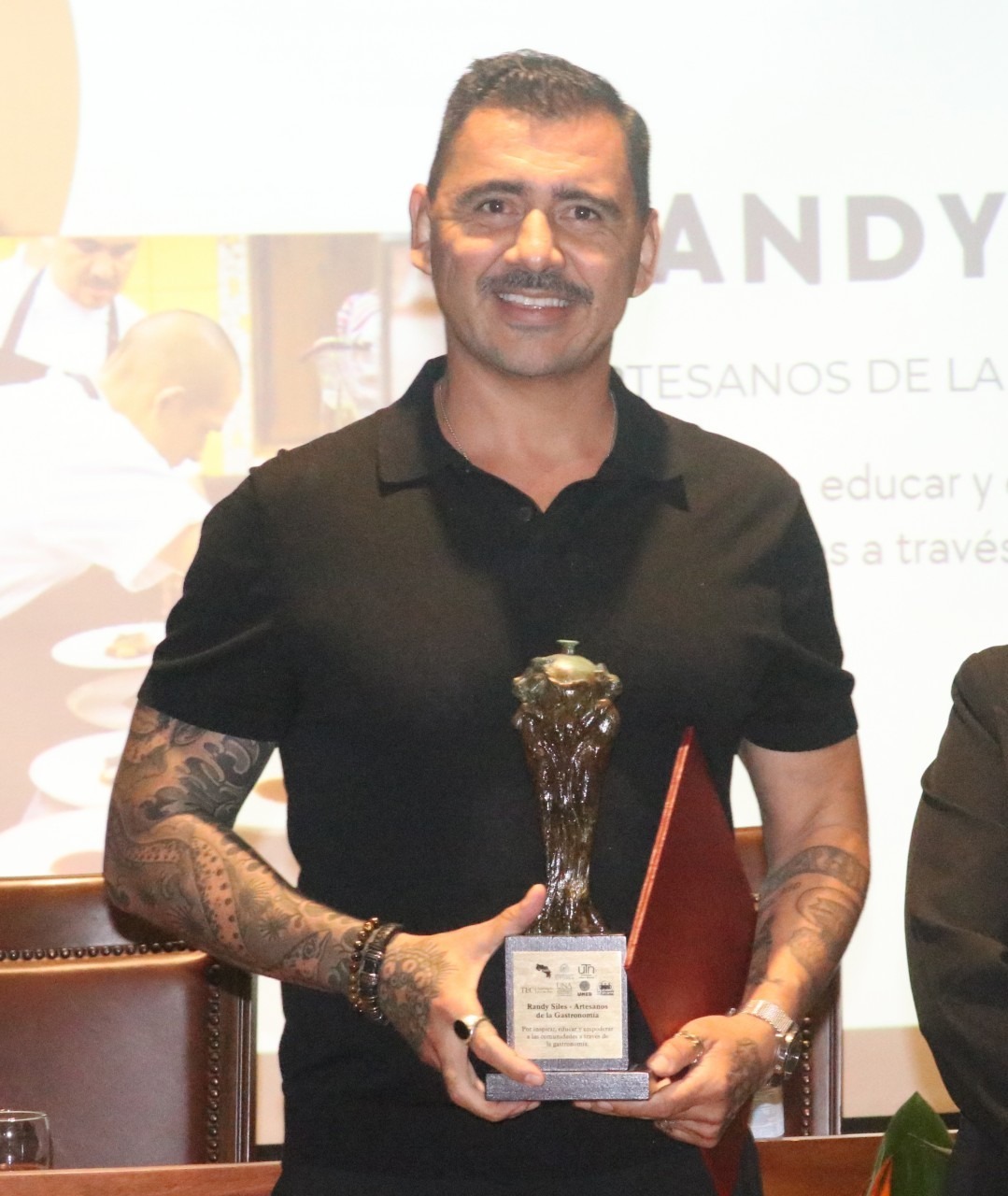 Chef con receta para la transformación social recibe el Premio Aportes ...