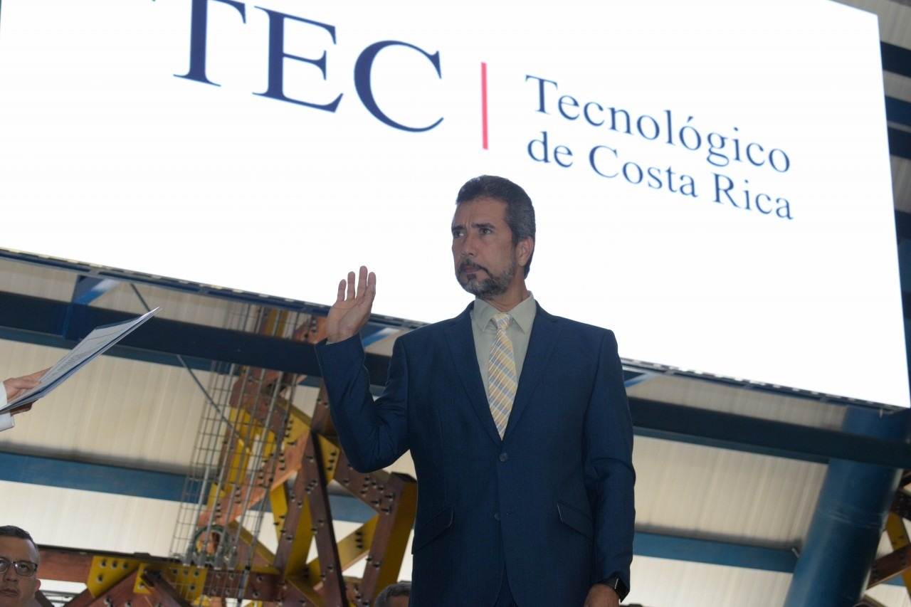 Óscar López se juramentó para un nuevo periodo como Director del Campus ...